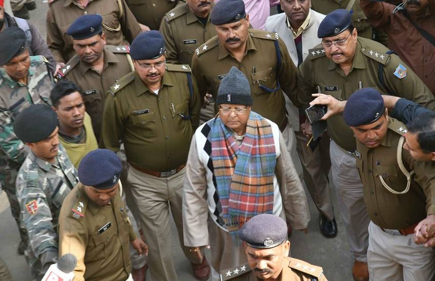 चारा घोटाला फैसला: लालू यादव को साढ़े तीन साल कैद की सजा, लगा 5 लाख का ...
