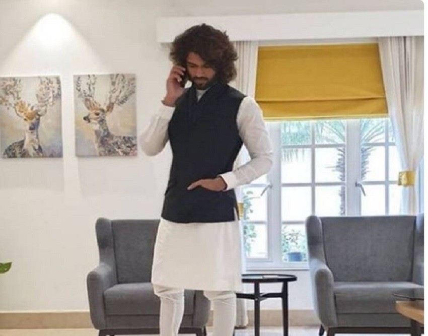 Vijay Deverakonda seen in many looks see latest pictures of the actor ...