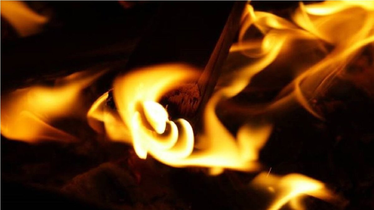 21 cars burnt to ashes due to fire in Subhash Nagar multi storey ...