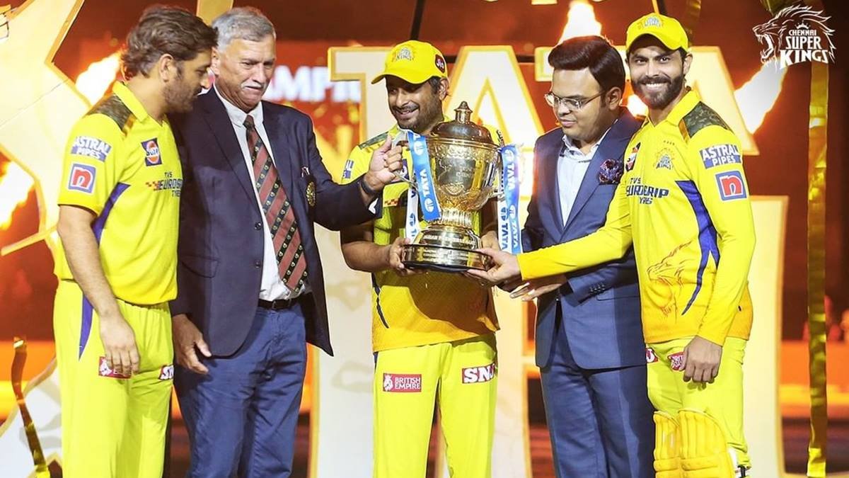 IPL 2023 Final: MS Dhoni Called Ambati Rayudu Ravindra Jadeja To collect IPL Trophy, Mahi ...