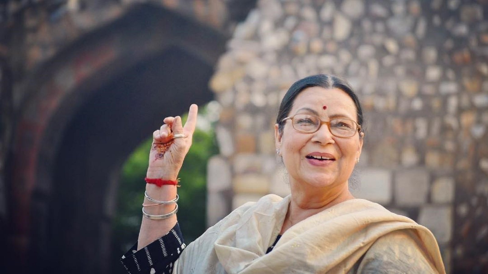 Anupam Kher's first wife Madhumalati Kapoor got divorced with second ...