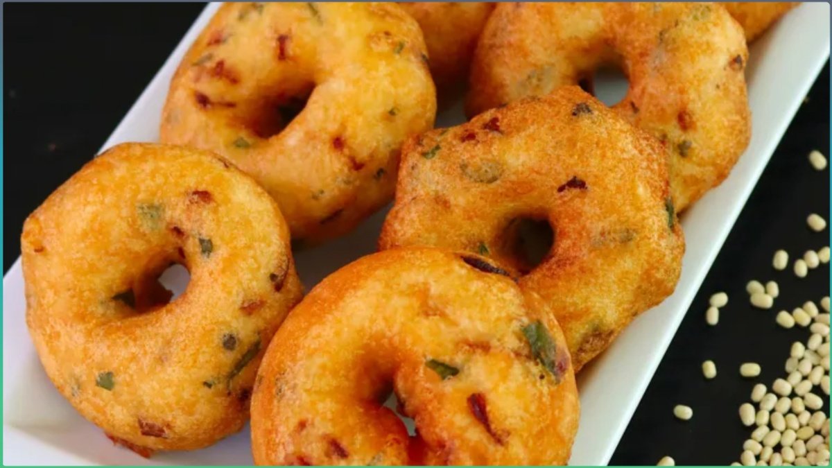 वड़ा (Vada) में छेद क्यों होता है? नहीं दे पाते इसे परफेक्ट शेप तो ...