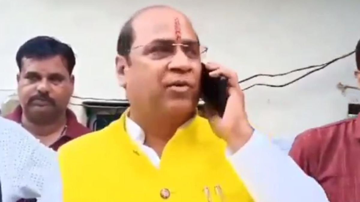 Kanpur BJP MLA surendra maithani angry at engineer notice on houses ...