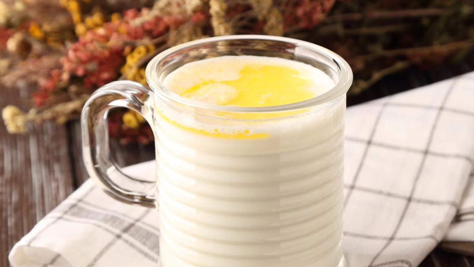 Discover the Surprising Health Benefits of Consuming Milk with Ghee ...