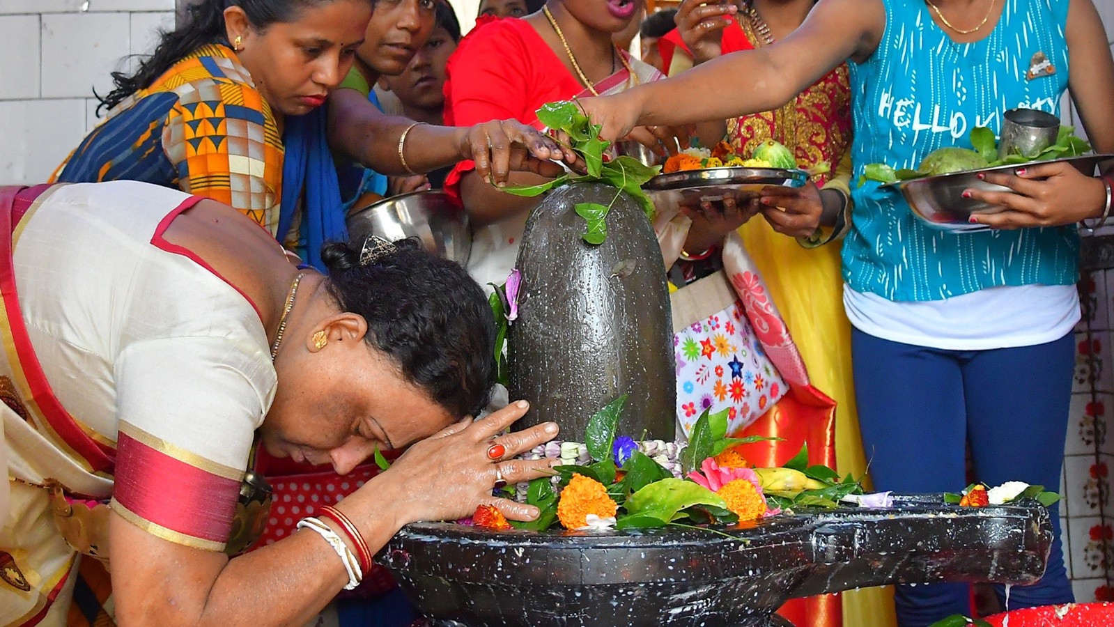 Bel Patra Spiritual Significance: Why Does Lord Shiva Loves Bel Patra ...