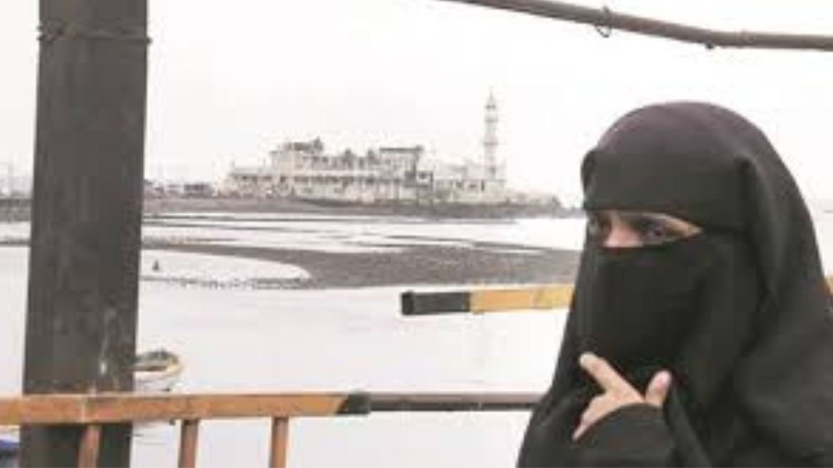 Kerala Muslim woman played with snow uproar maulvi Know what is the ...
