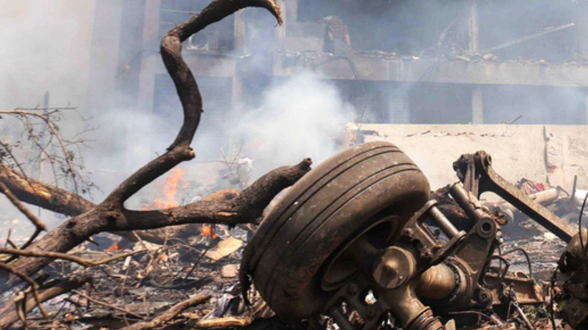 what is black Box in Aeroplane Know importance in plane crash ...