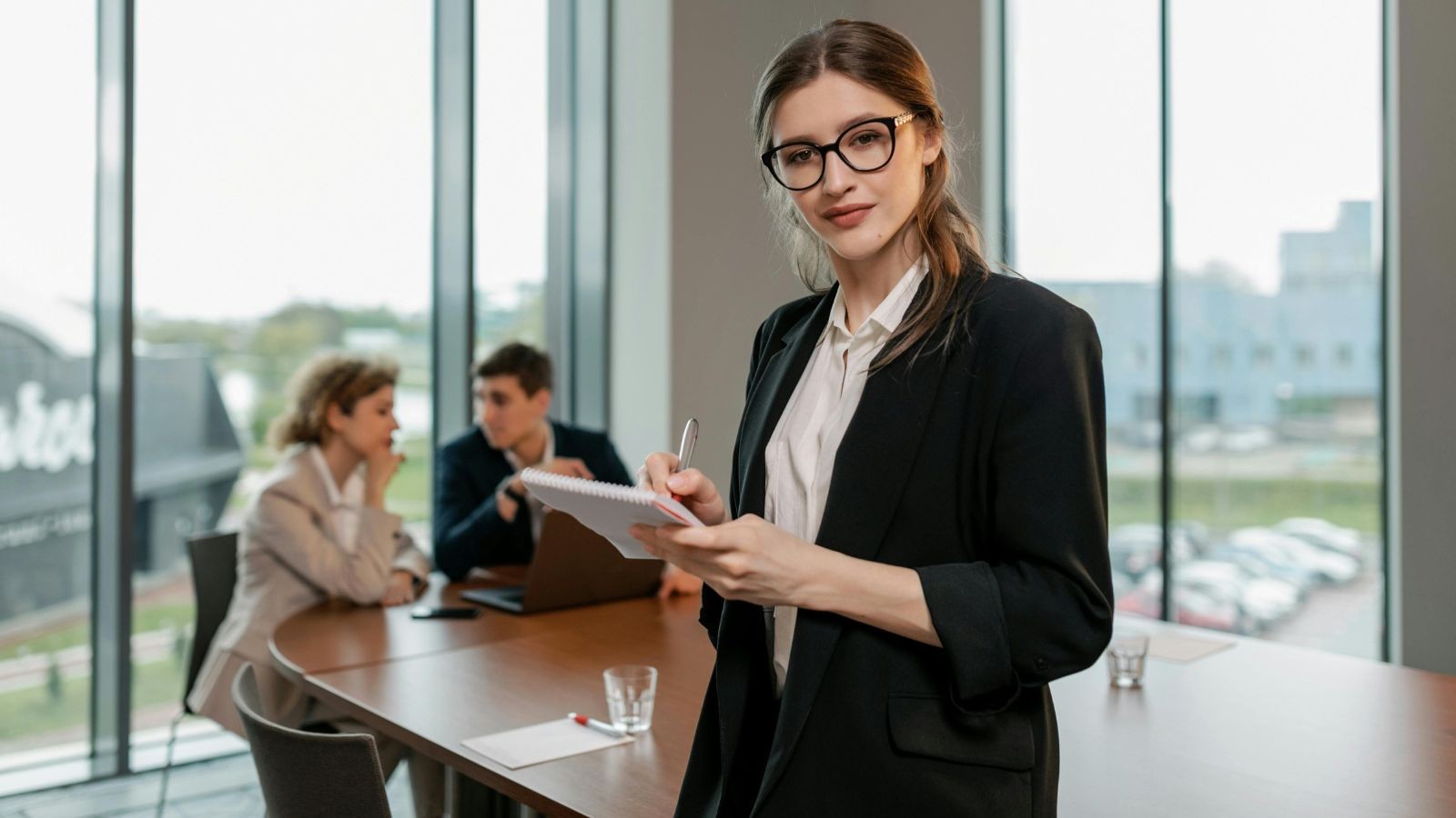 8 Professional Habits That Can Help You Grow in Your Career - ऑफिस में ...