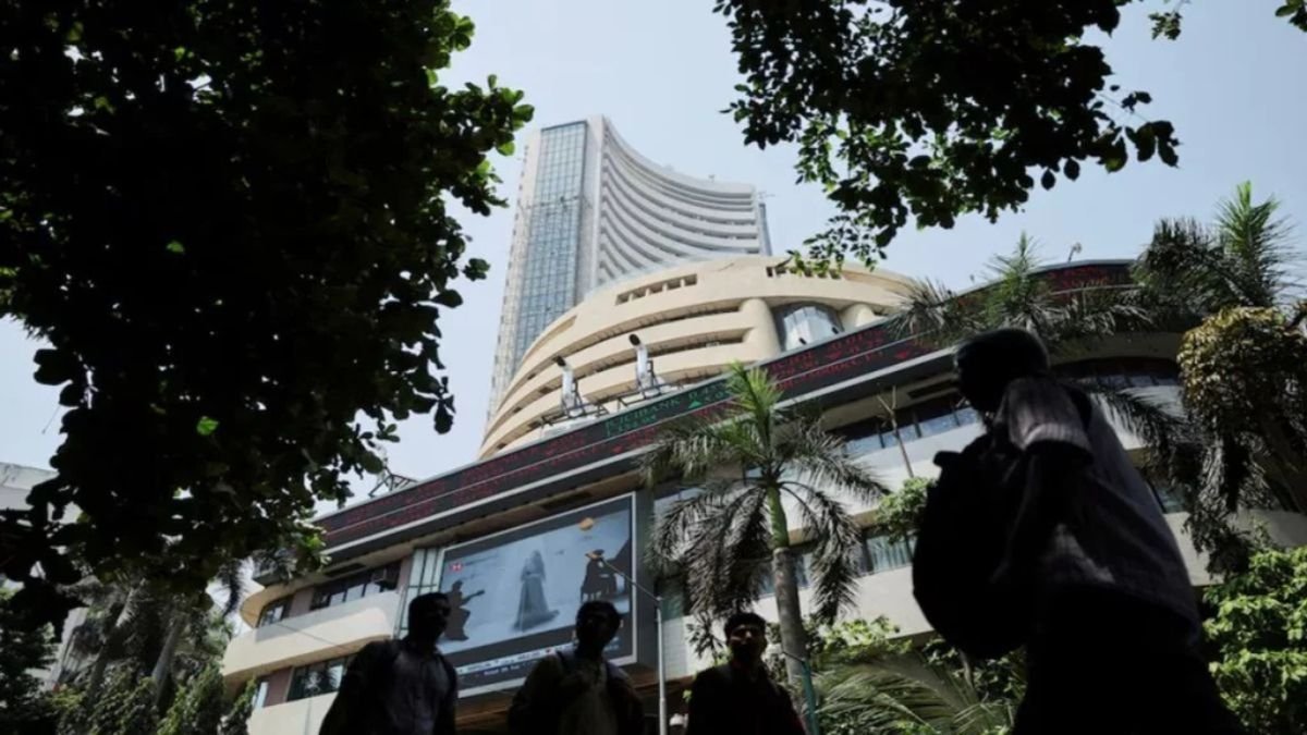 शेयर बाजार आज क्यों गिर गया? Sensex में 466 अंकों की गिरावट, 25202 पर ...