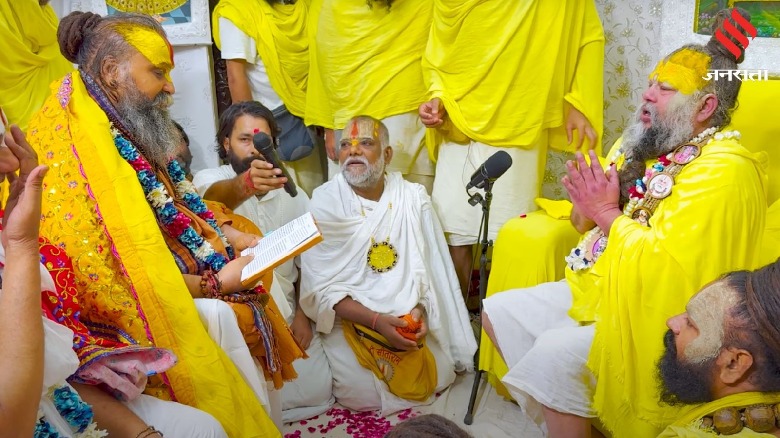 Malook Peeth Shri Rajendra Das ji Meets Premanand Ji Maharaj in ...