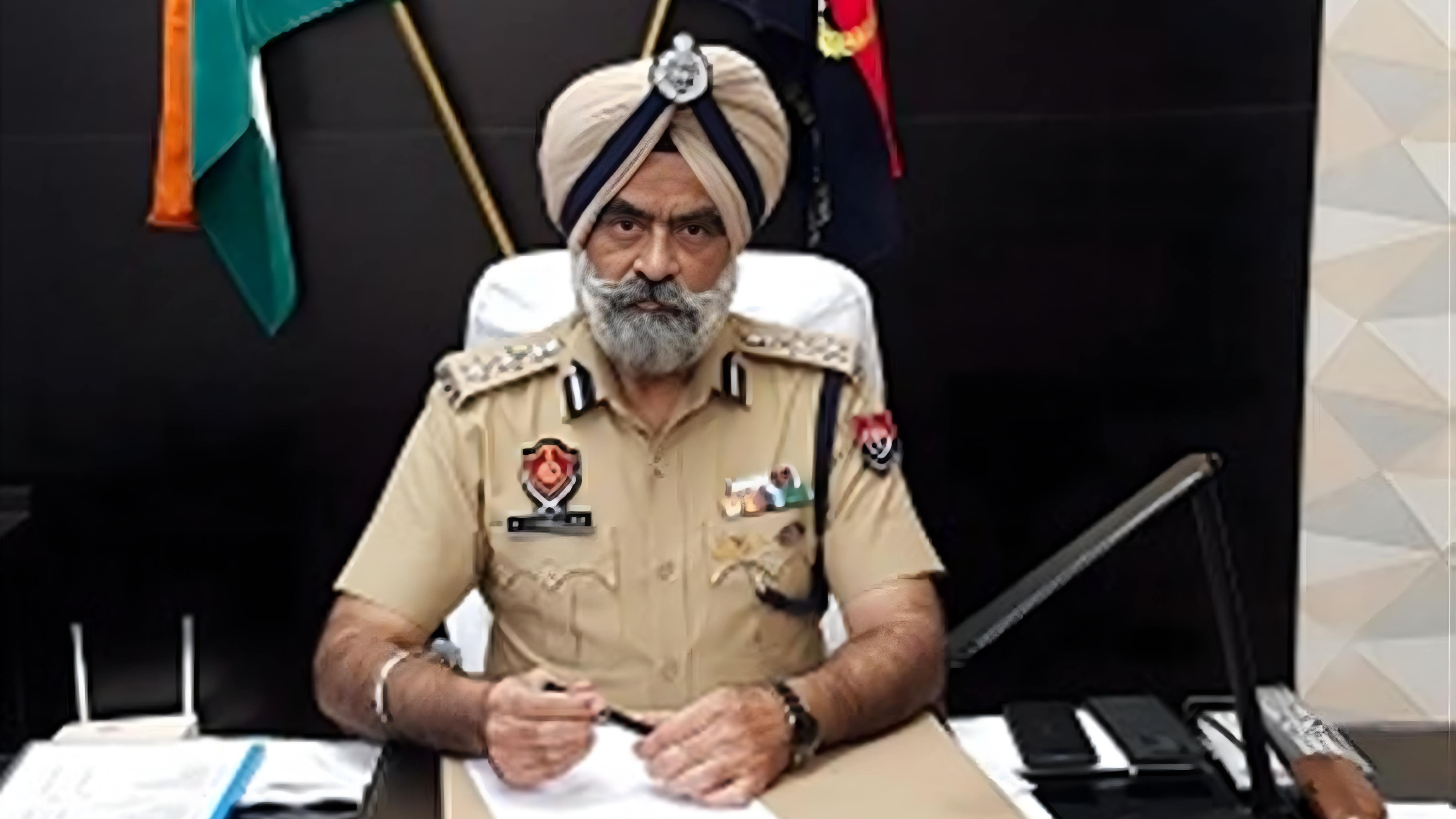 punjab police dig harcharan singh bhullar arrested taking bribe - पंजाब ...