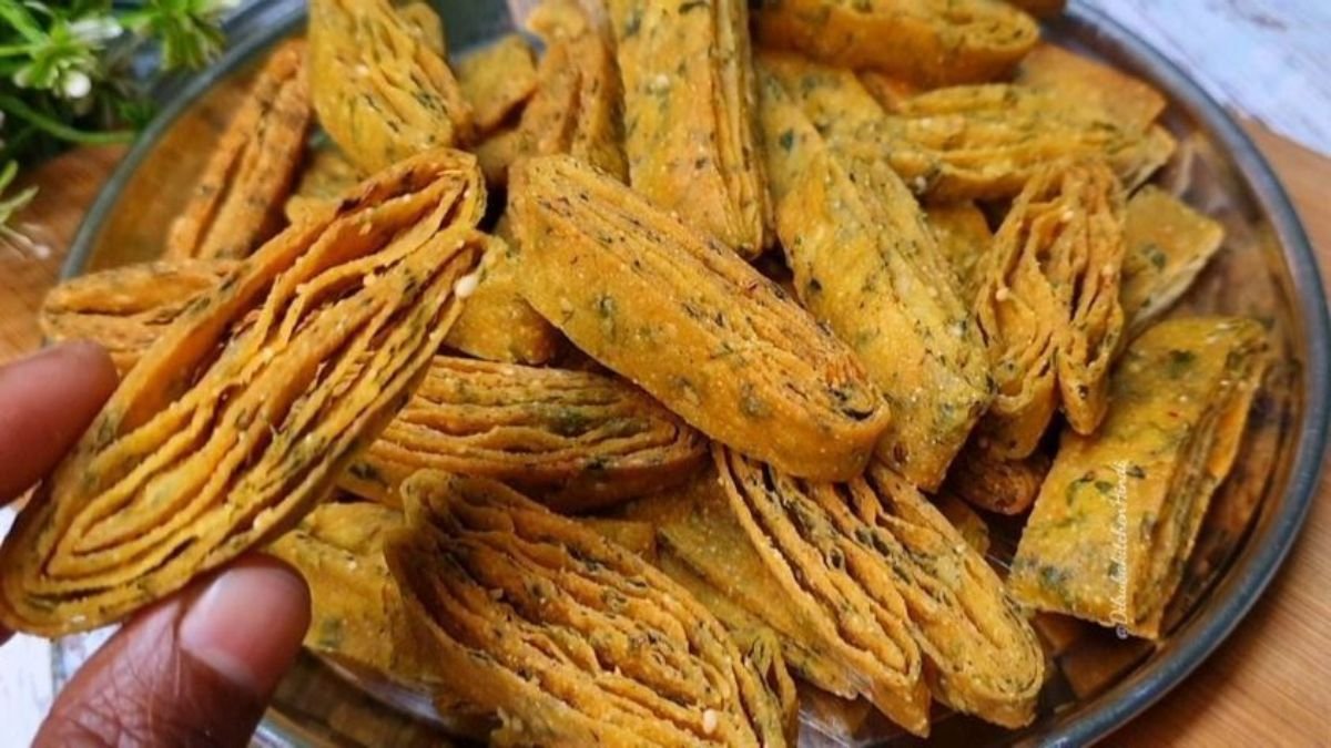 सर्दियों में चाय के साथ खाने के लिए कुरकुरी मेथी की मठरी कैसे बनाएं? हलवाई स्टाइल में कई परतों ...