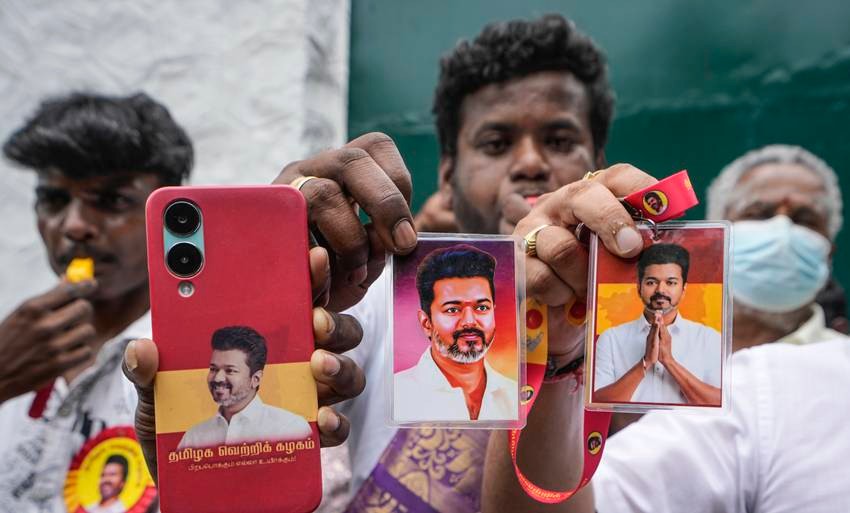 Actor Thalapathy Vijay Family Tree Wife, Children, Parents and Complete ...